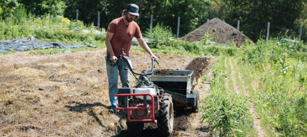 Qu'est-ce qu'un épandeur à compost? - Le jardinier-maraîcher